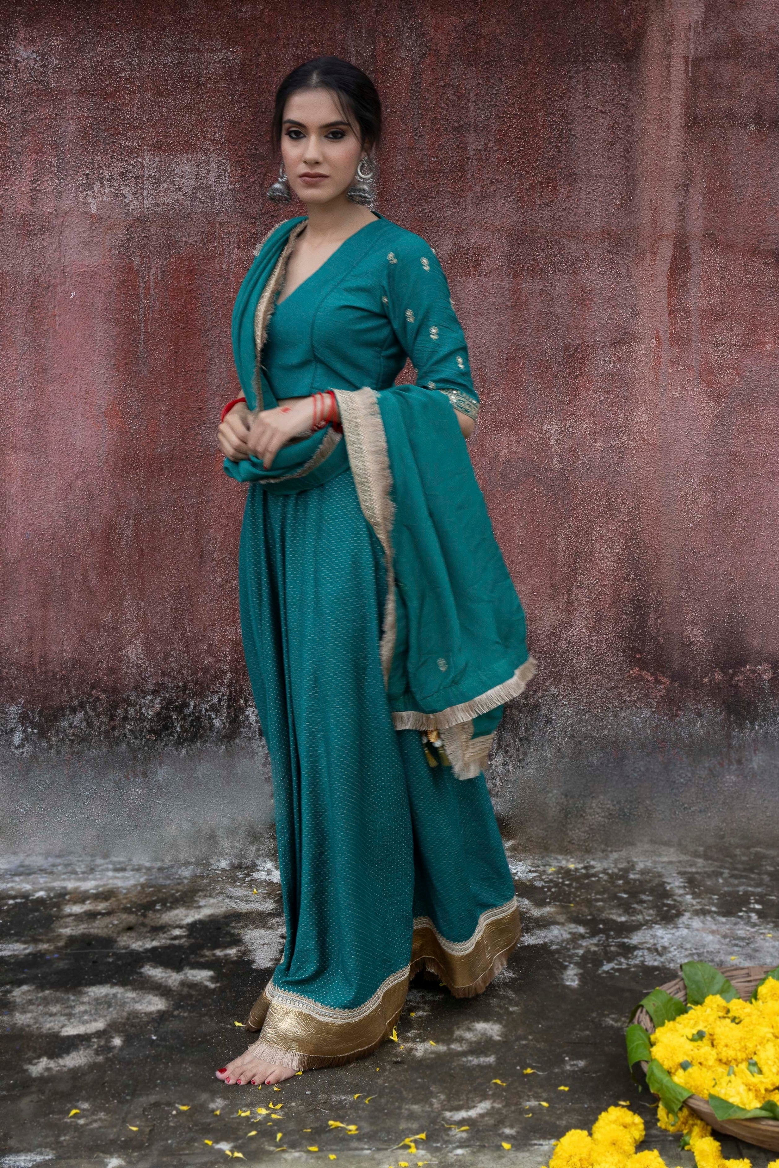 Gulberg Embroidered dupatta – Pants And Pajamas